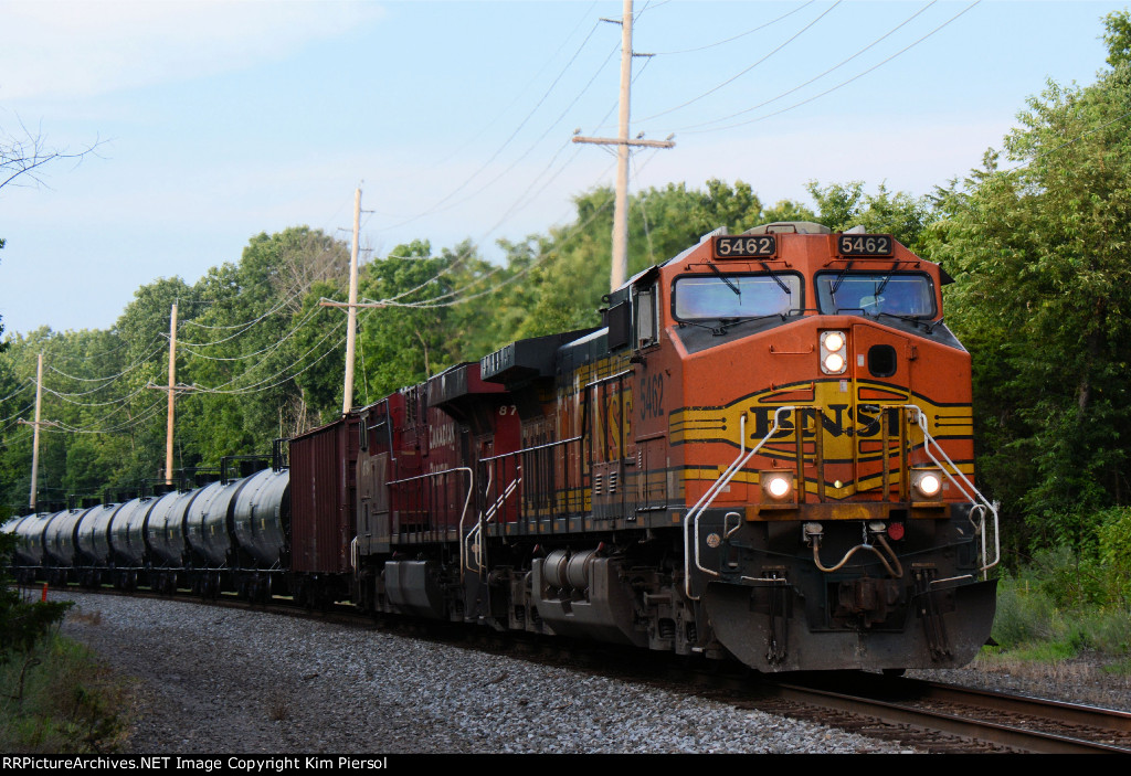 BNSF 5462 CSX Train K040 Crude Oil Loads